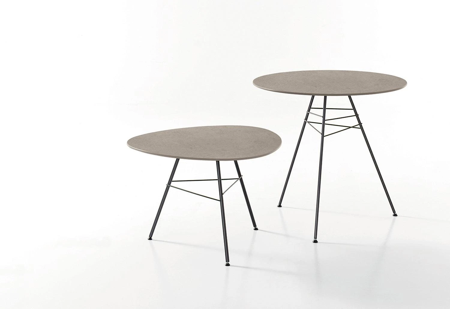 Classical style Arper Leaf Outdoor Table Triangle - from Herman Store